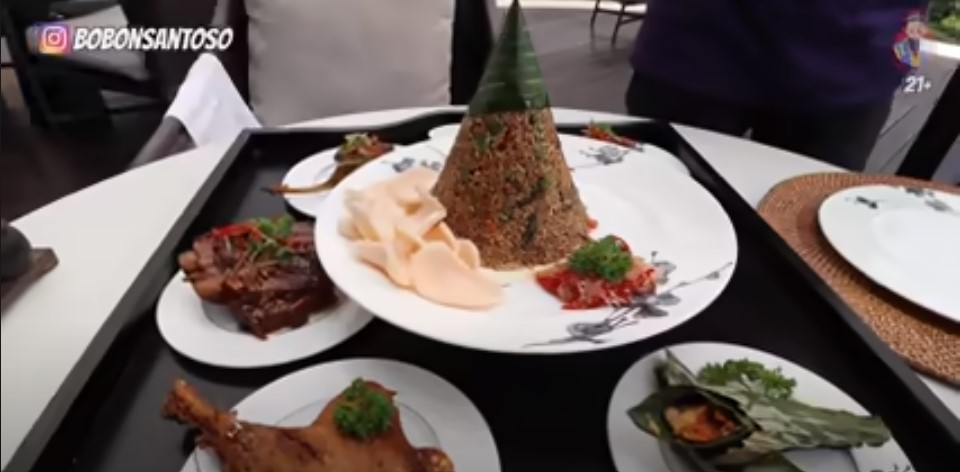 Nasi Goreng Sultan Ini Dijual Dengan Harga 1 Juta! Seperti Apa ...
