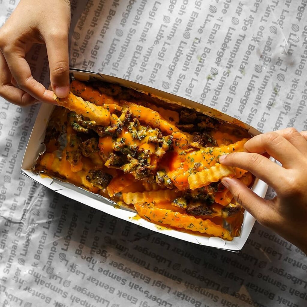 Luberger, Patty Lebar dengan Isi Tumpah Ruah - USS Feed