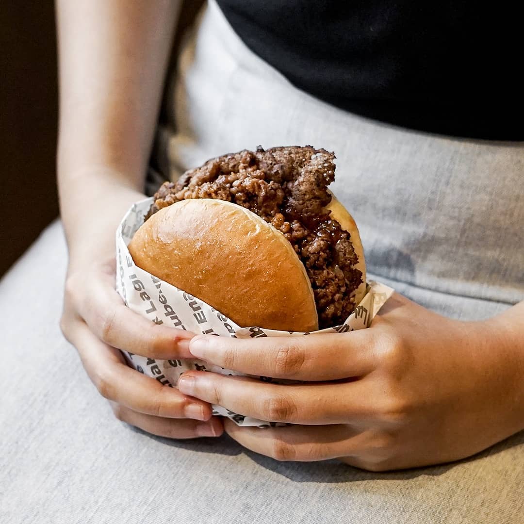 Luberger, Patty Lebar dengan Isi Tumpah Ruah - USS Feed