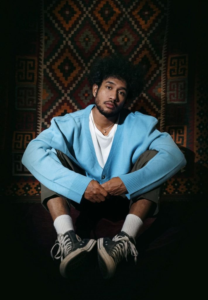 Teddy Adhitya Rilis "Langit Favoritku", Pembuka Trilogi Semesta Cerita ...